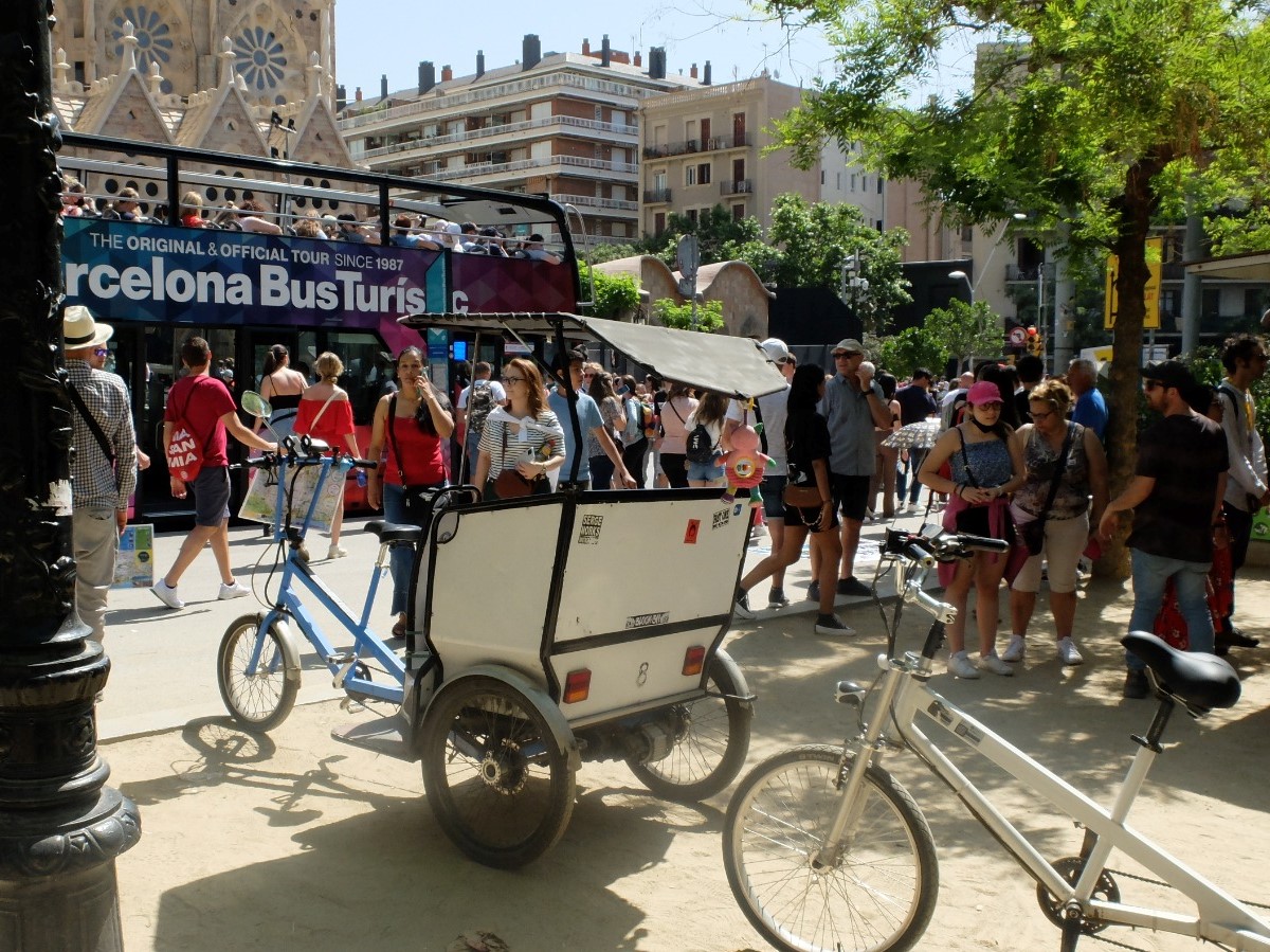Barcelona residents and cruise passengers agree that the city is ...